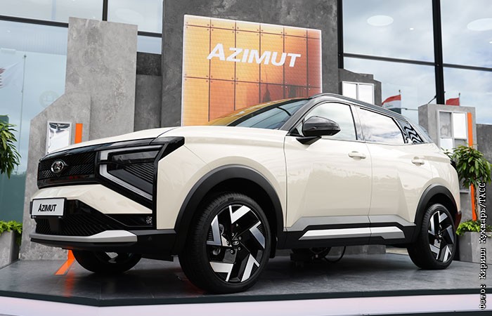 "АвтоВАЗ" представил на ПМЭФ новый кроссовер Lada Azimut